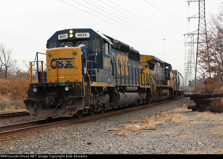 CSX SD40-2 #8833 on Q418-01